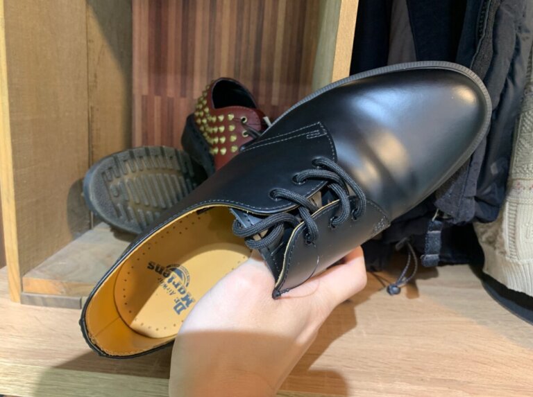 はじめてのドクターマーチン ギブソン3ホールのサイズ感は？試着してみた感想など。 | ミウラな日々